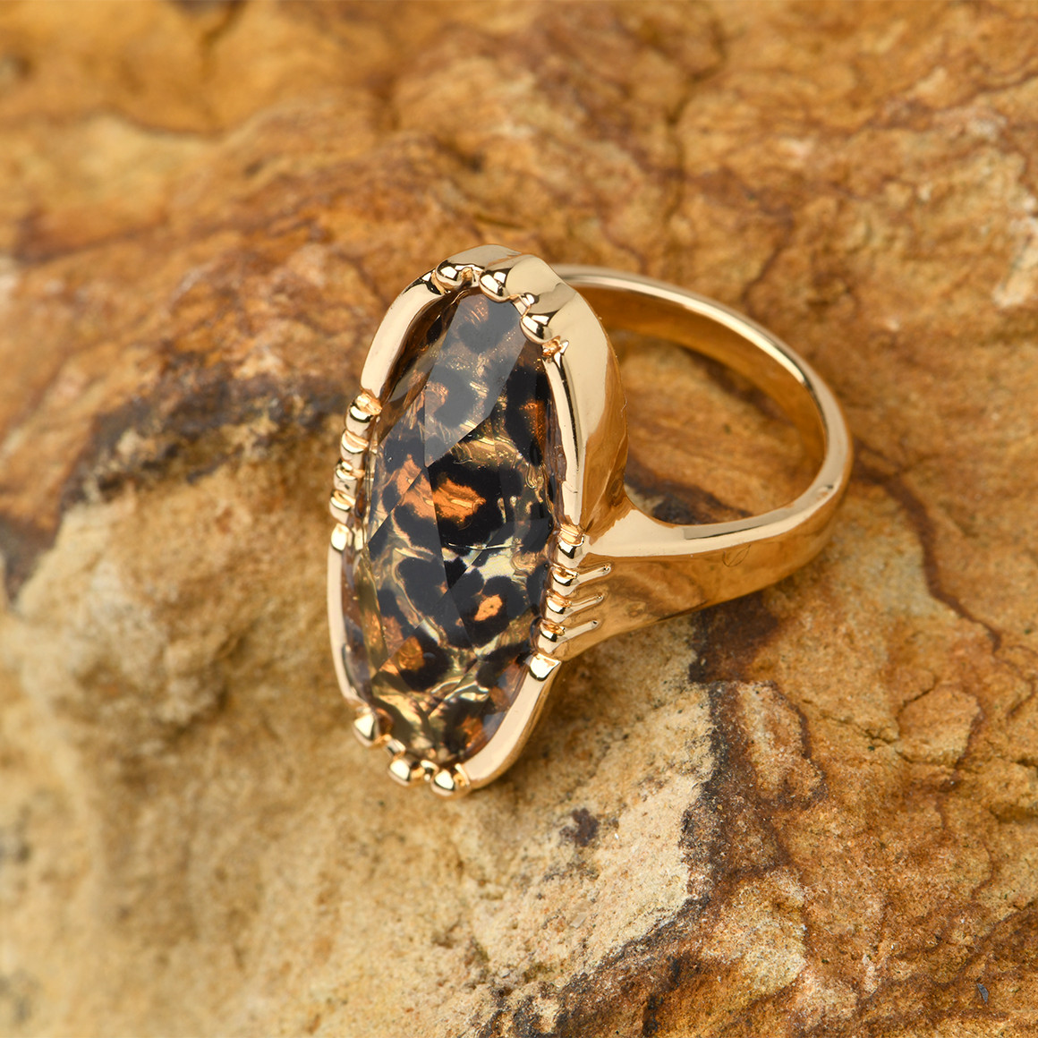 Damen Ring mit facettiertem Zierstein in gold | Ernsting's family